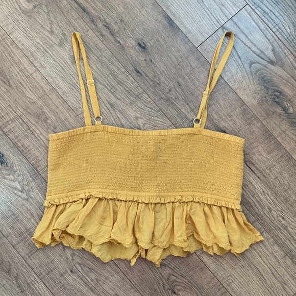 Wilfred | Tops | Aritzia Wilfred Yellowcairo Gold Dareau Cropped ...